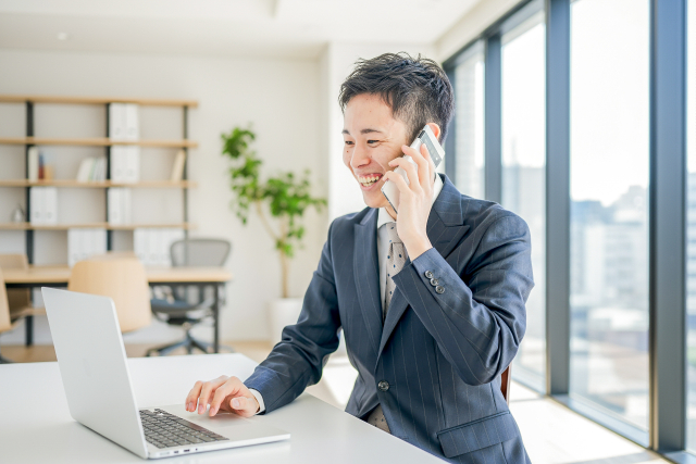 DXとAIの関係性は？違いや活用メリット、成功事例や導入手順を解説 - GENIEE（ジーニー）SFA/CRM